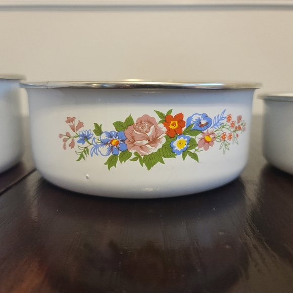 Kobe Kitchen | Kitchen | Vintage Floral Print Metal Enamel Nesting ...